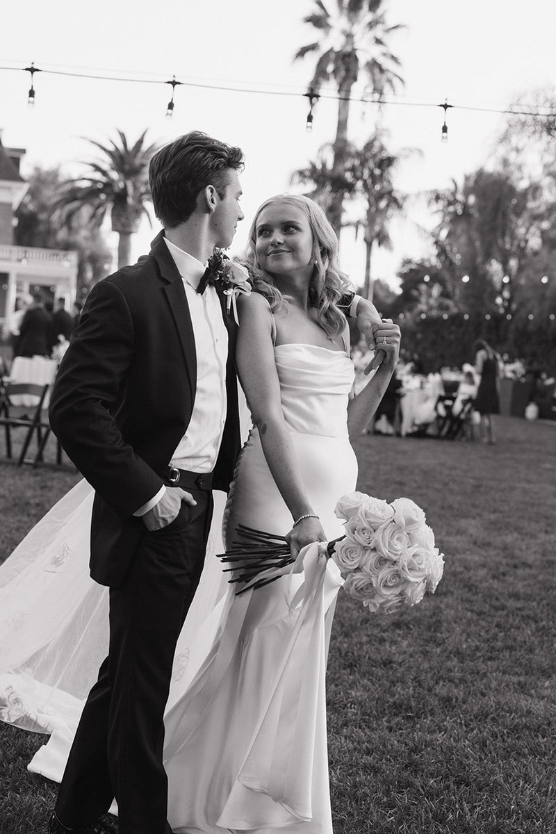 Grace Bride Shea con el vestido Valentina – Grace Loves Lace US