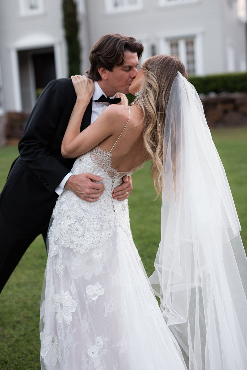 La novia Grace Rosie con el vestido Rosie – Grace Loves Lace US