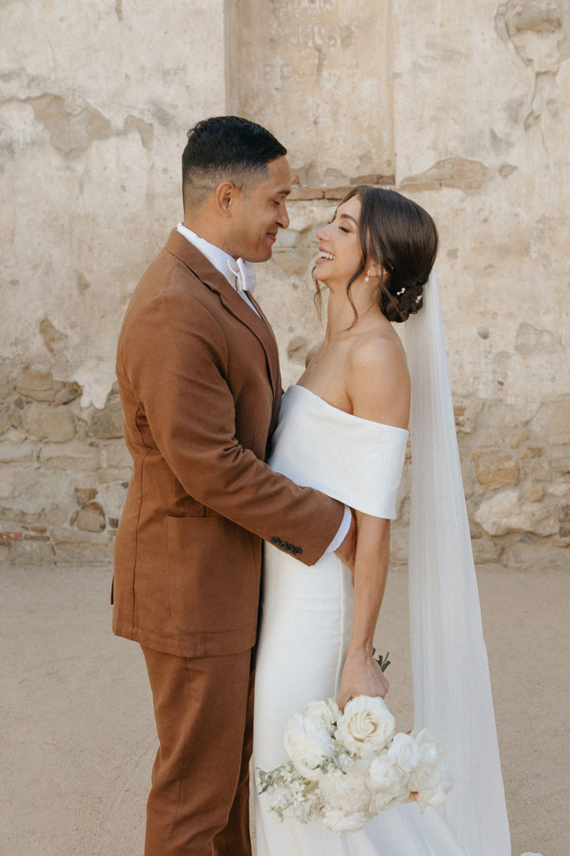 La novia Grace Alex con el vestido Mila – Grace Loves Lace US