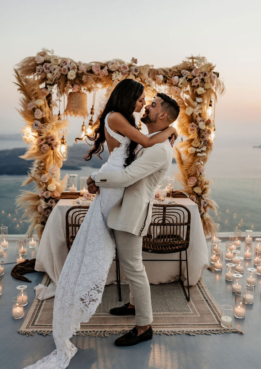 La novia de GRACE, Elisa, con el vestido Alexandra – Grace Loves Lace US