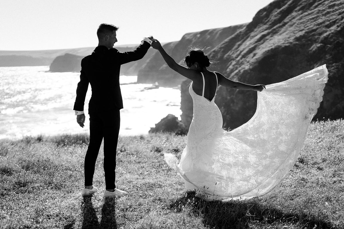 La novia de GRACE, Chloe, con el vestido Clo – Grace Loves Lace US